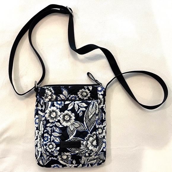 Vera Bradley | Bags | Vera Bradley Iconic Rfid Mini Hipster In Snow ...